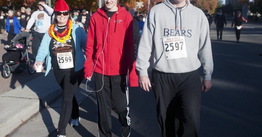 Annual Thanksgiving Run and Walk Against Hunger Presented by Aaron ...